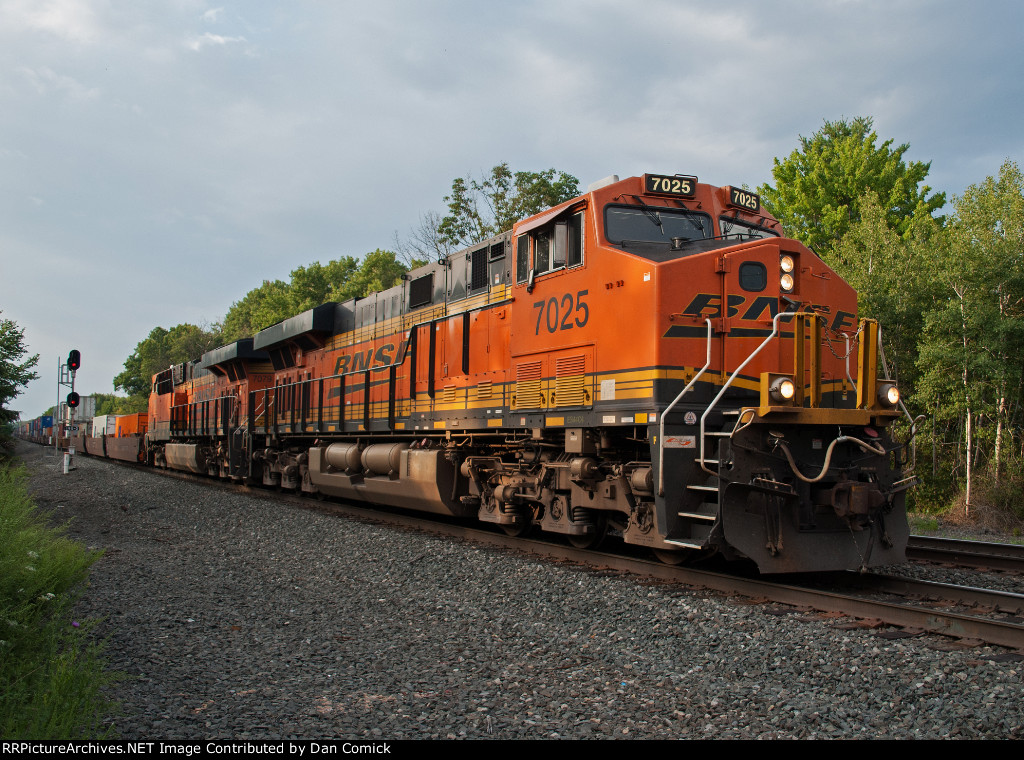 BNSF 7025 Leads Eastbound Intermodal - 8/20/2014
